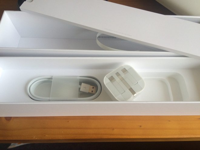 Apple Watch release brings debut of all-new folding UK power adapter ...