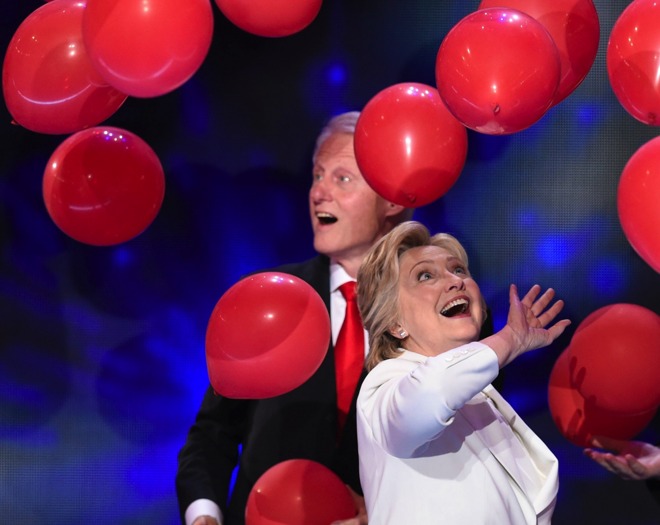 Apple CEO Tim Cook, VP Lisa Jackson to host Clinton fundraising event ...