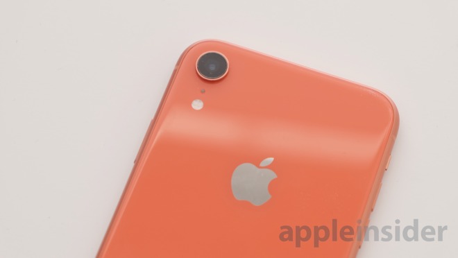 Hands on: Adding a telephoto lens to the iPhone XR with Moment