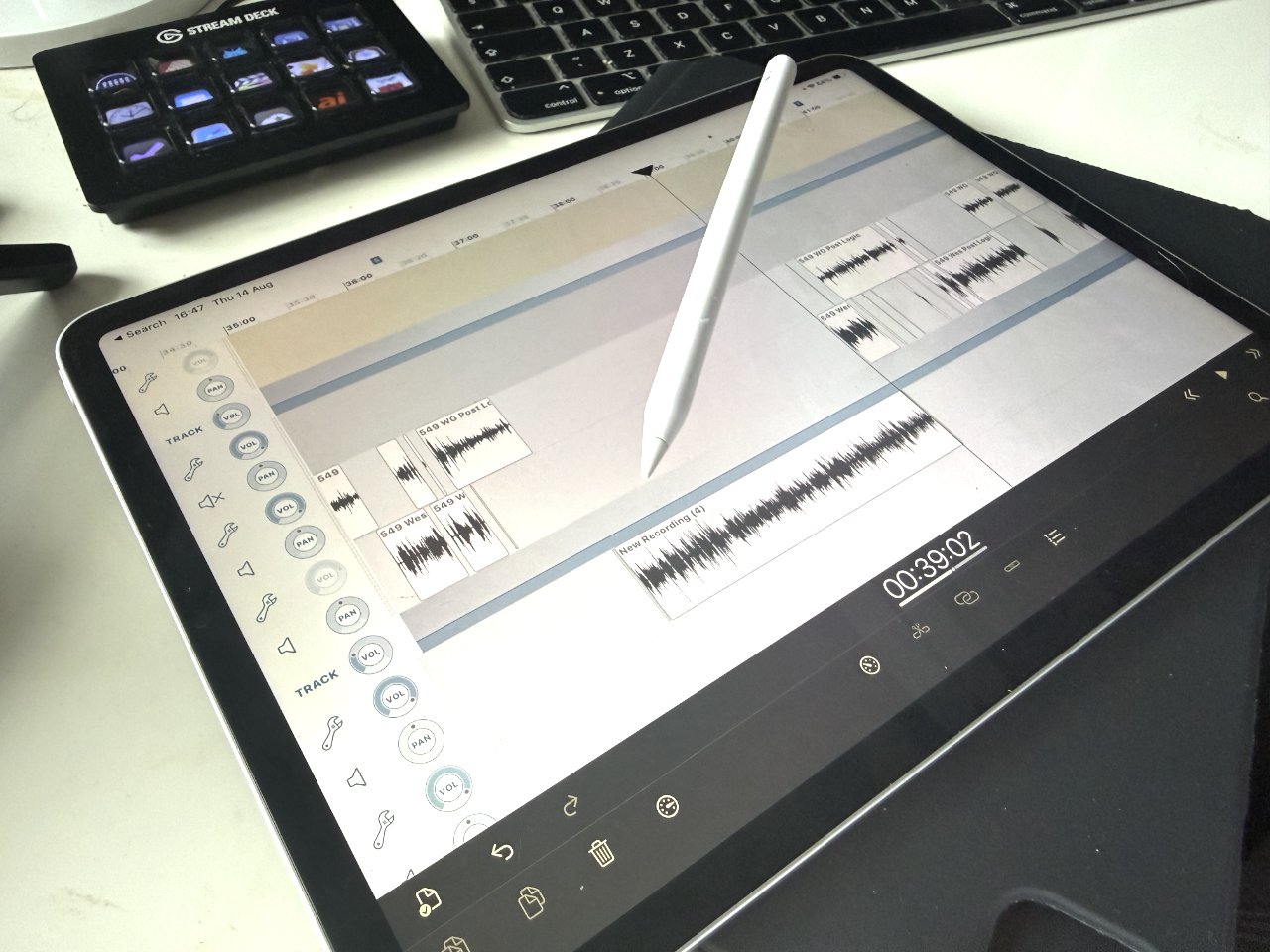 Inside Podcasts: How to set up a podcast, edit it, and keep it running ...