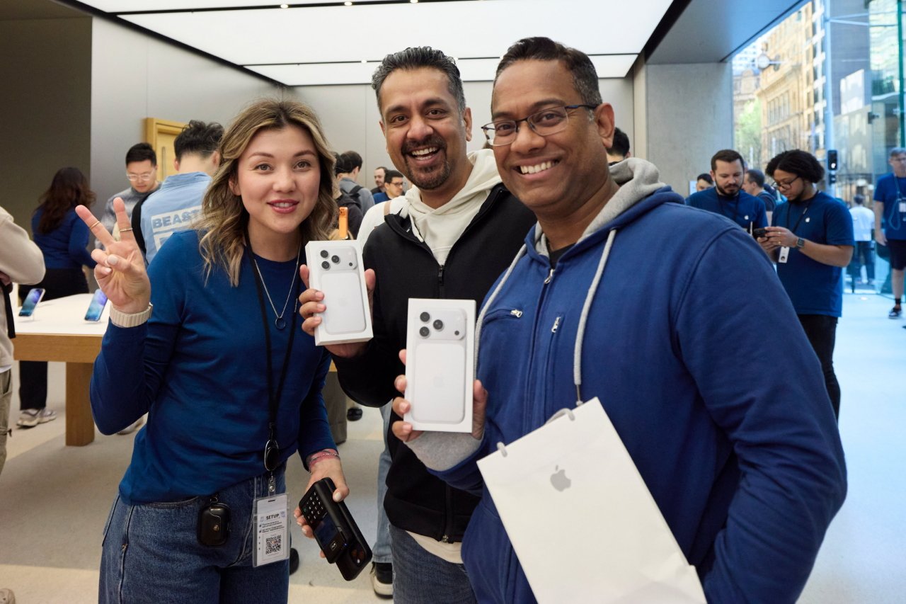 How busy are Apple Stores with the release of the iPhone 17?