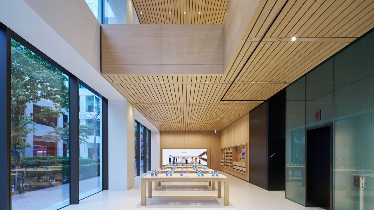 Apple Ginza returns to original location with new design