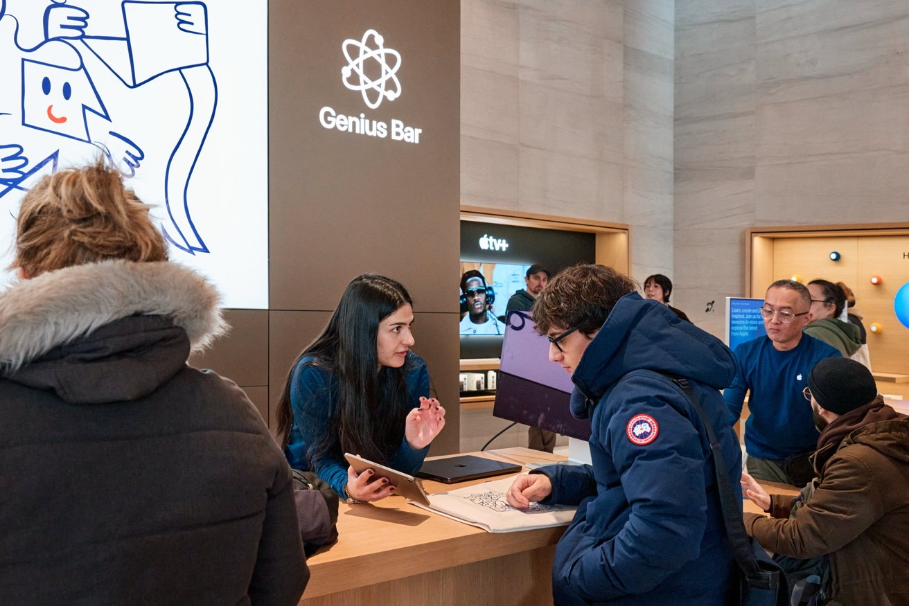 Apple Sainte-Catherine reopens with crowds and artist signings ...