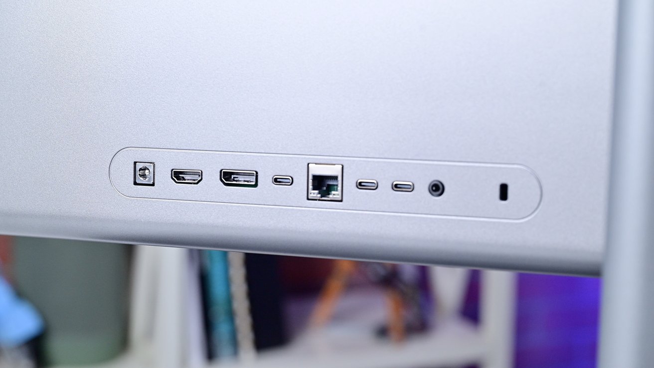 Apple Studio Display (2026) vs Alogic Edge 5K: Compared